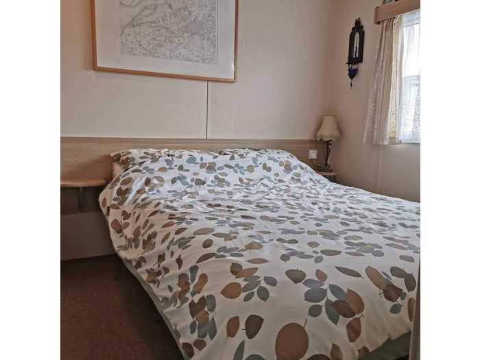 No.33 By the Sea is a modern 4 berth static caravan for hire on Bank ...