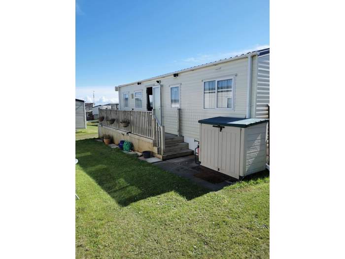 No.33 By the Sea is a modern 4 berth static caravan for hire on Bank ...