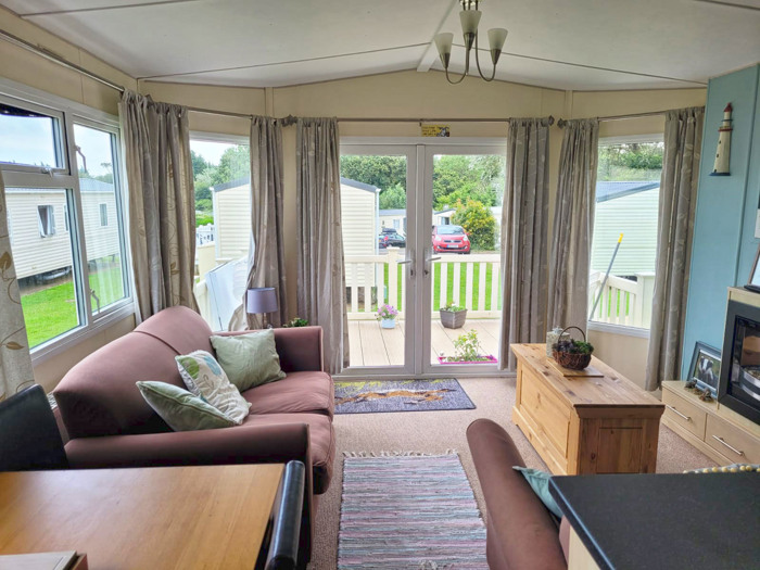 Spacious caravan on Lower Hyde Holiday Park - Isle of Wight
